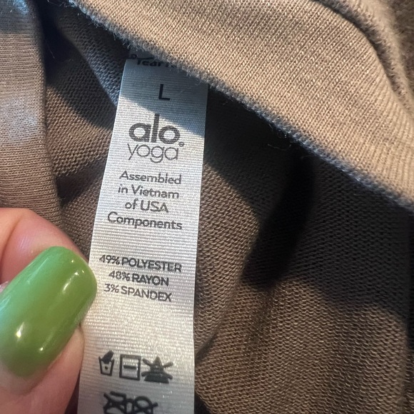 ALO Yoga Soho Pullover Gravel NwT | Tops | New Alo Yoga Soho Pullover ...